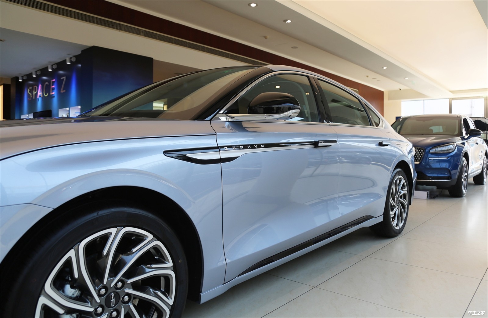 Immersive experience Lincoln Z changes the existing mid-size car format ...