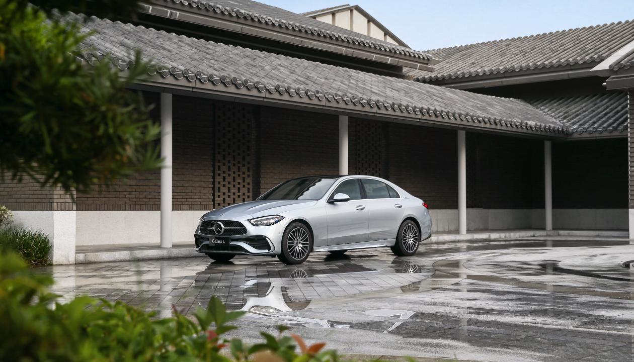 Splendid Qinchuan enjoys comfort test drive the new Mercedes-Benz long ...