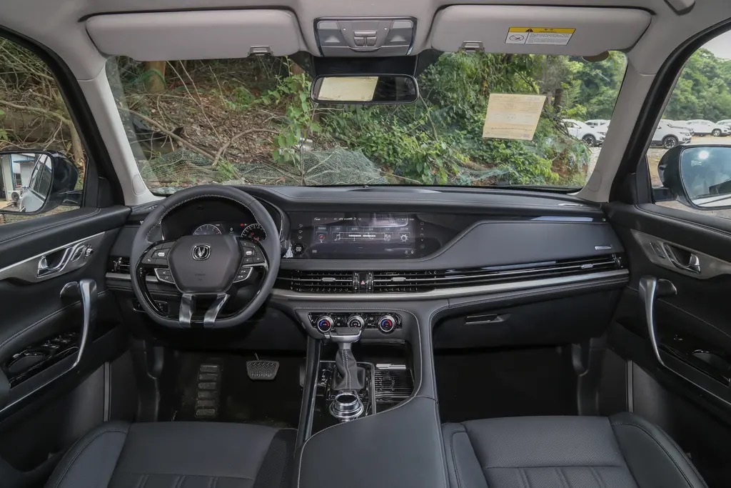 Standard 2.0T+6AT, interpretation of Changan CS95, large space and high configuration can ...