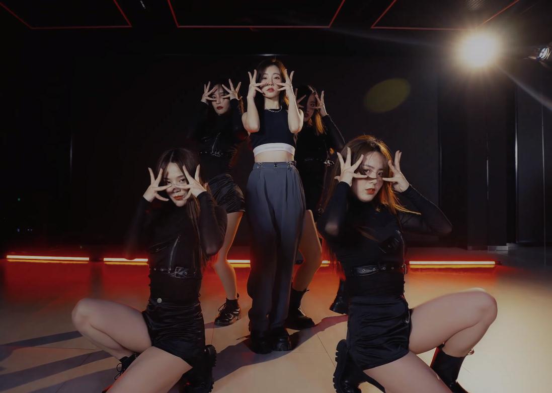 Feng Timo released a dance video in the practice room, and his dance ...