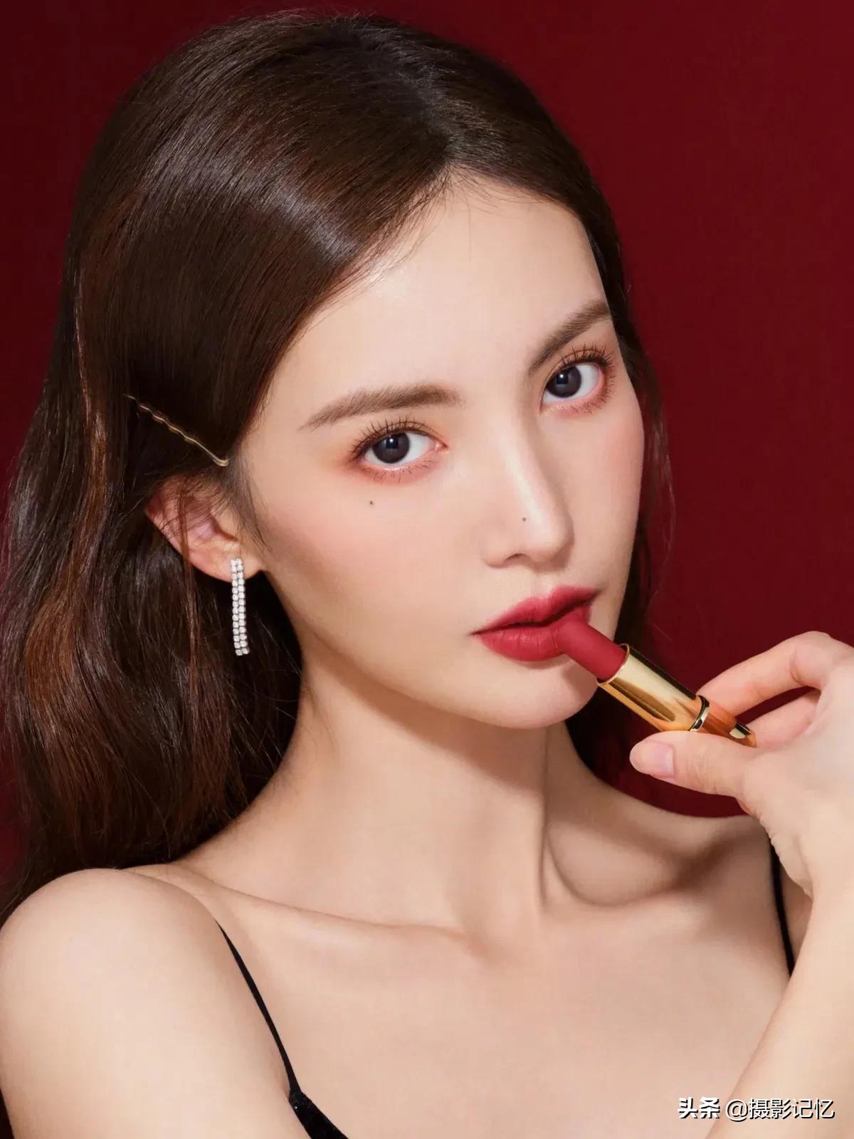 Jin Chen: Red lips and flames, jade skin like snow - iMedia
