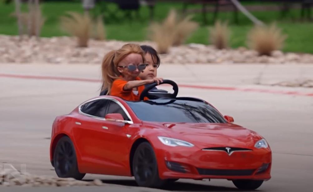 The girl suffers from progeria, looks like an alien, but is a big star ...