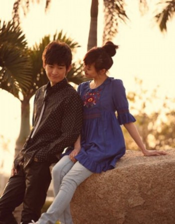 A sweet photo of Zhang Han and ex-girlfriend Zheng Shuang - iMedia