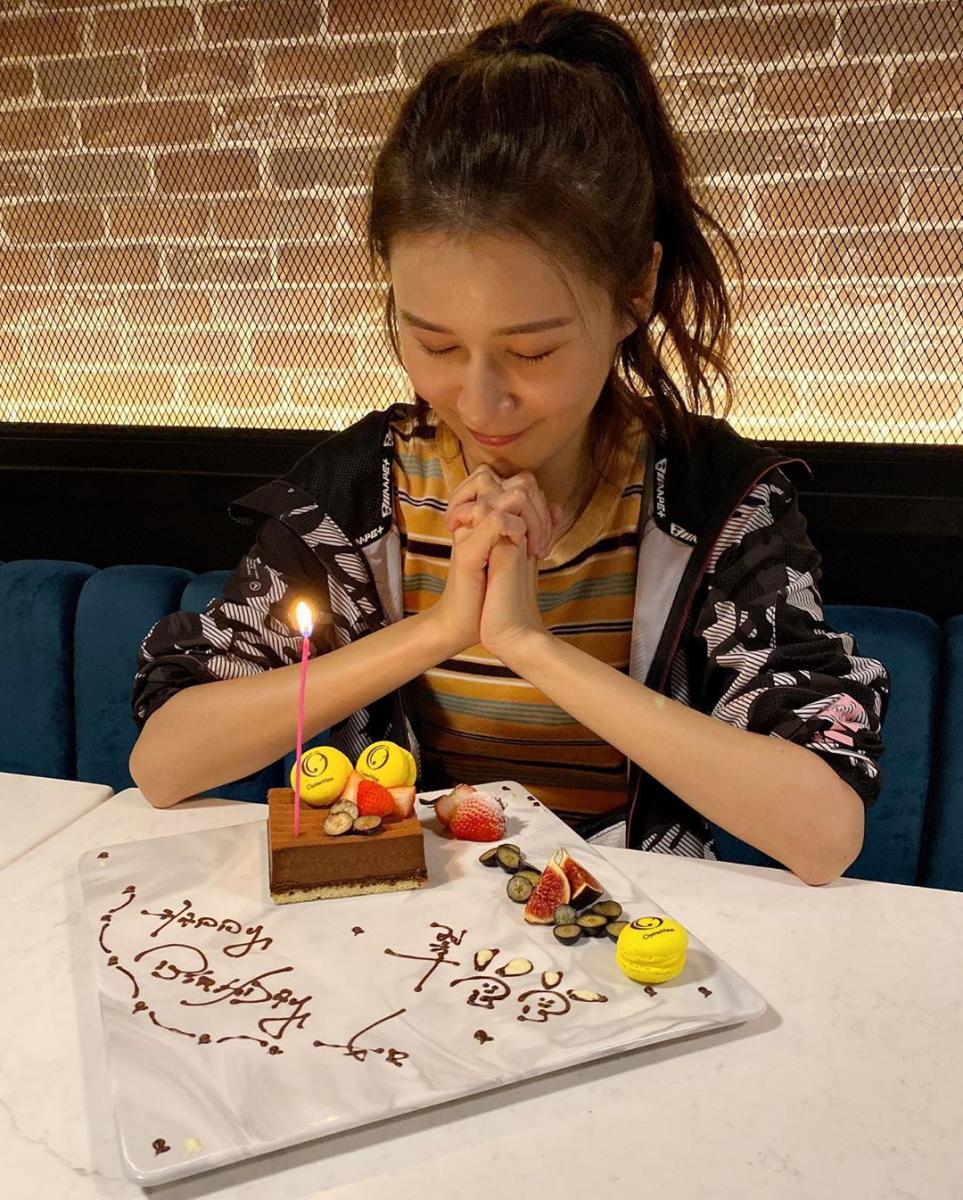 Actor Lian Shiya cuts Vivian Chow's female head to reduce her age ...