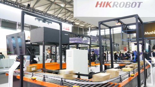 On the first day of CeMAT, Hikvision Robots set off a new wave of smart ...