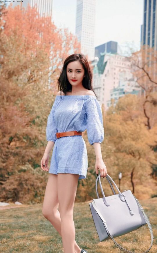 Sexy long legs, Yang Mi really fragrant warns - iMedia