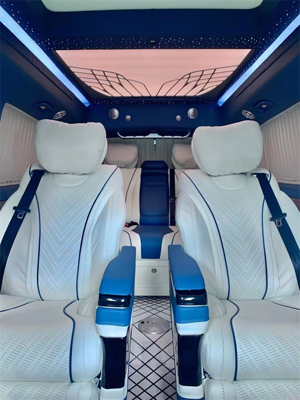 Mercedes-Benz Vito high-top seven-seater commercial vehicle, Shanghai ...