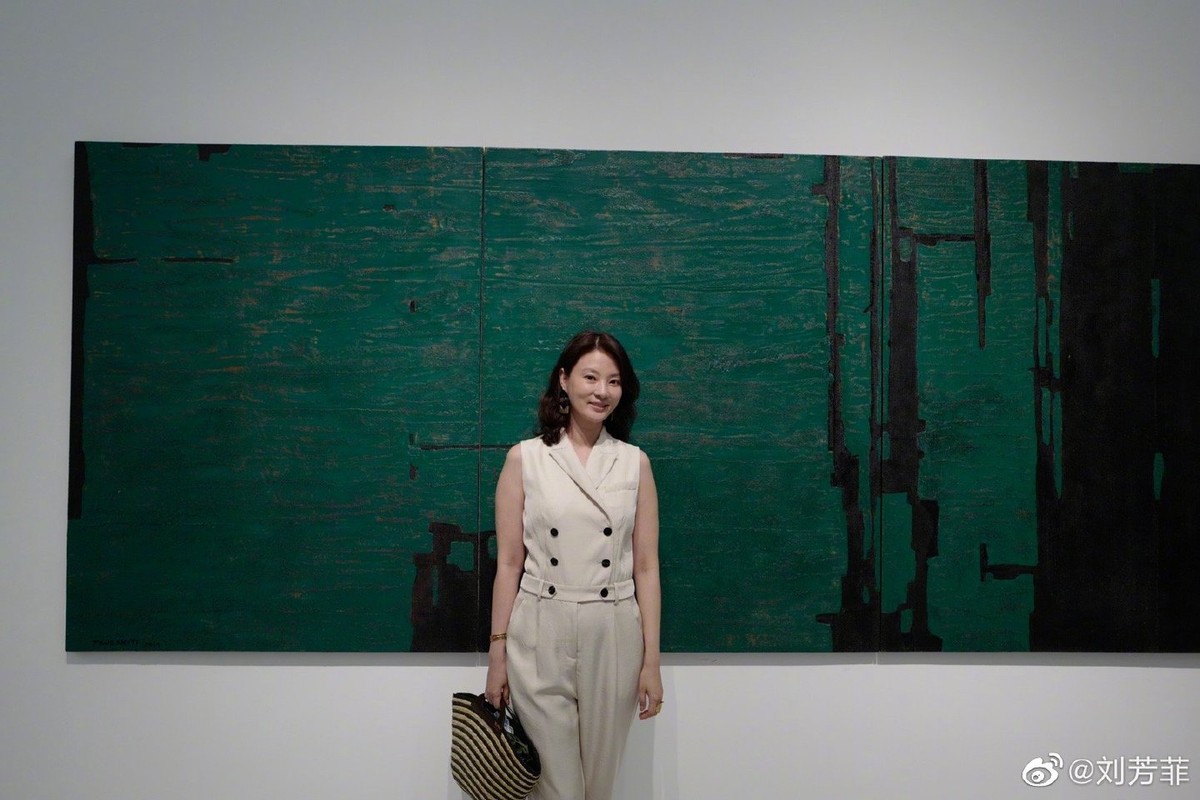 CCTV beauty host Liu Fangfei's recent photo exposure, 43-year-old is ...
