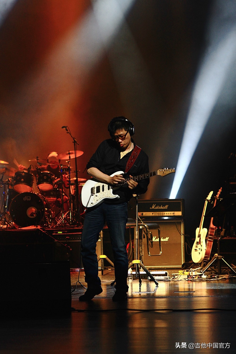 Famous Chinese musician and guitarist Jiang Jianmin - iMedia