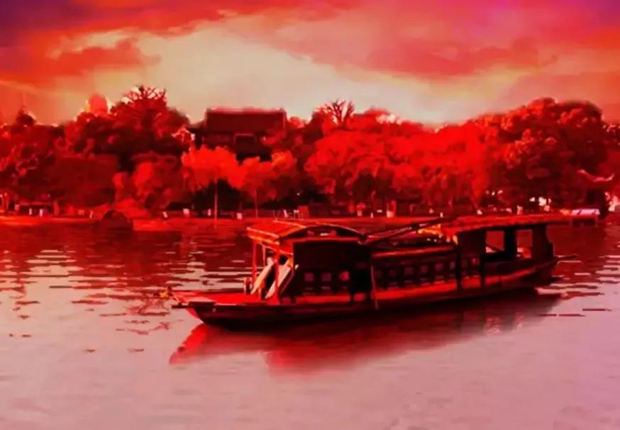 The spirit of the red boat always moves forward - iMedia