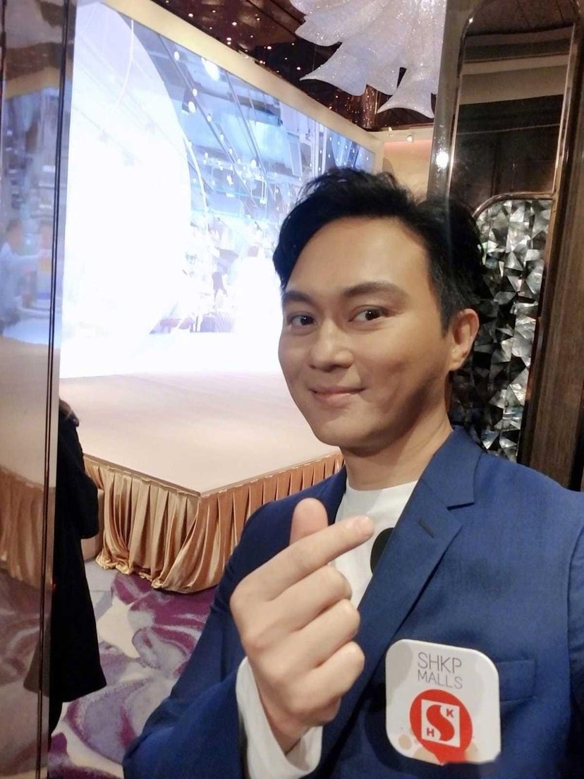 After 8 years, veteran TVB actor and singer Zhang Zhilin returned home ...