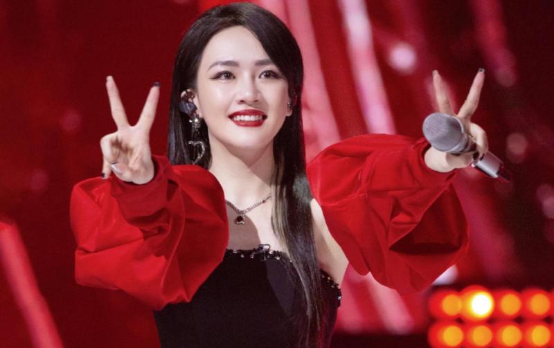 Sister Lang has a hip-hop dinner, Jin Chen is bored playing with her ...