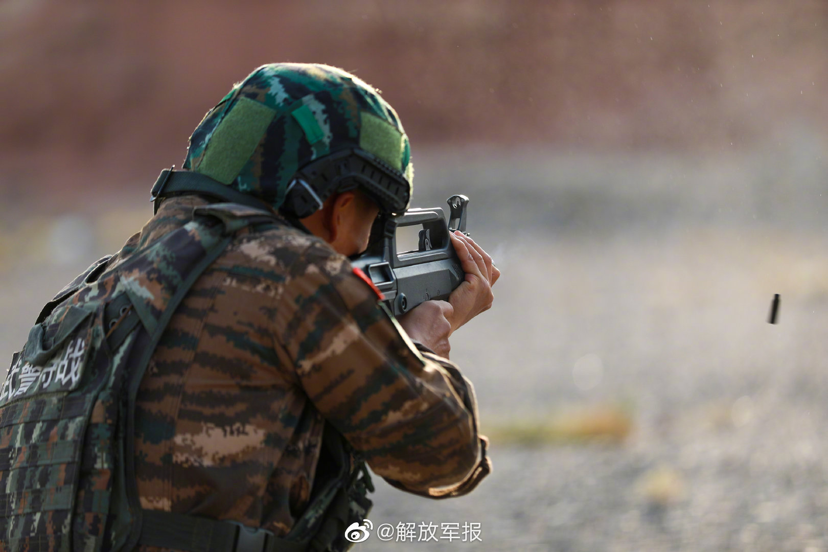 handsome!Special Forces shooting from guns in various poses - iNEWS