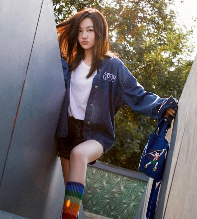 Li Yan's plastic surgery is too successful!"Fairy face" with a height ...