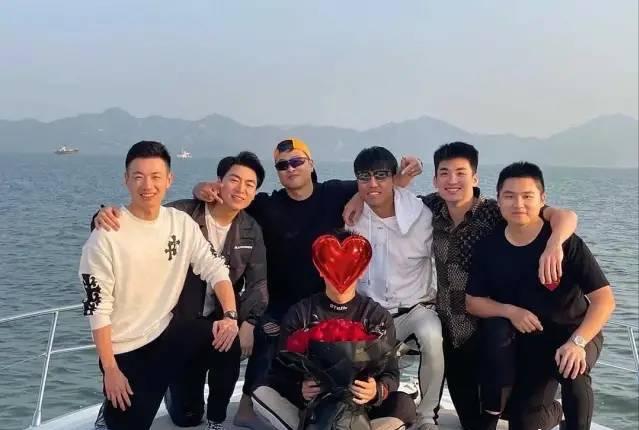 Zhang Zhehan's love affair is real, and it was revealed that he took a ...