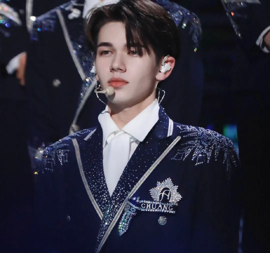 Little gossip, Jing Tian, Mao Xiaotong, Yang Luo, Qing Lian, Fan ...