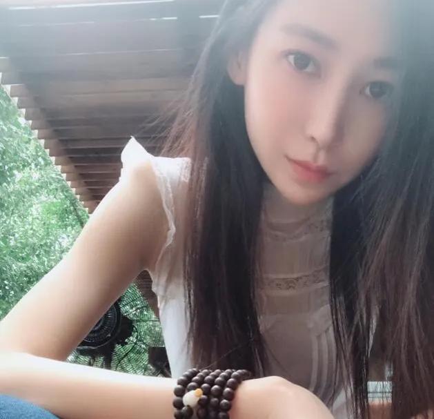 Fame as soon as he became famous?Li Ronghao abandoned the model ex-girlfriend who was struggling ...