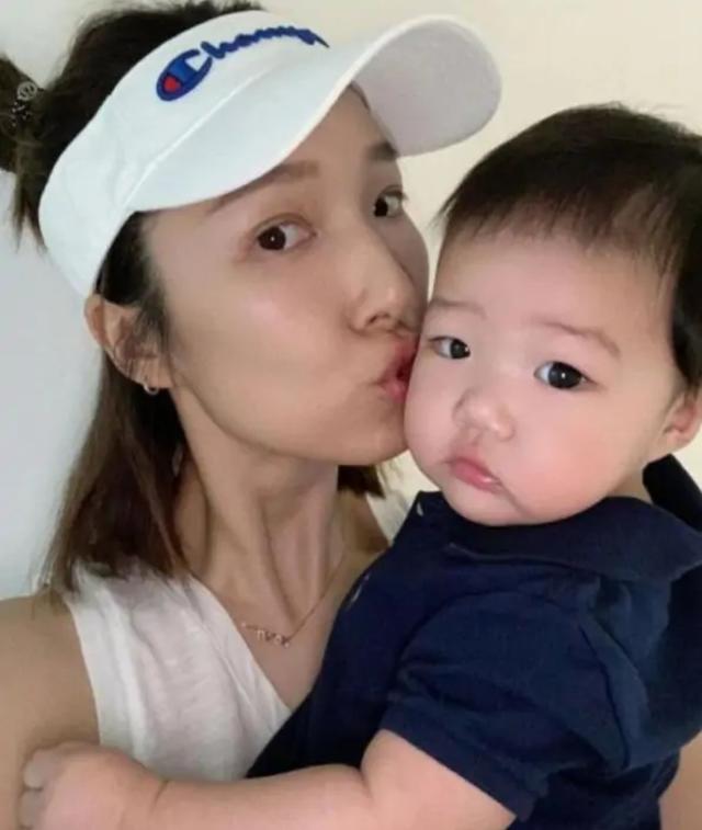 Wang Zulan's genes are too strong, and his two daughters are exactly ...