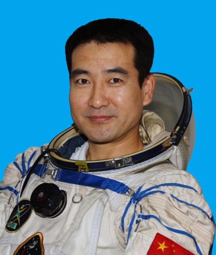 16 astronauts' ranks, positions, and data - iMedia