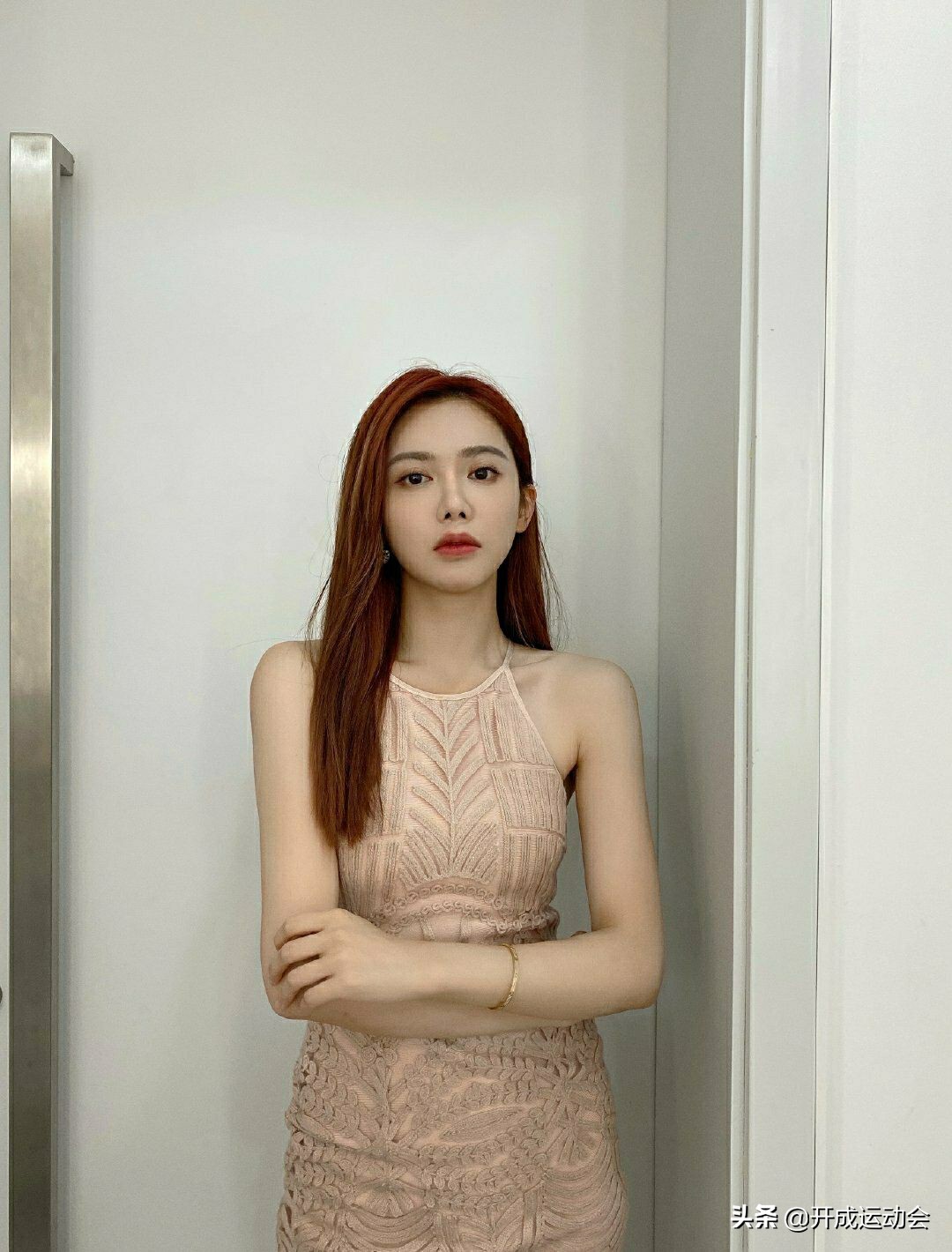 NBA anchor, Lakers' number one fan: Meina is dressed casually with ...