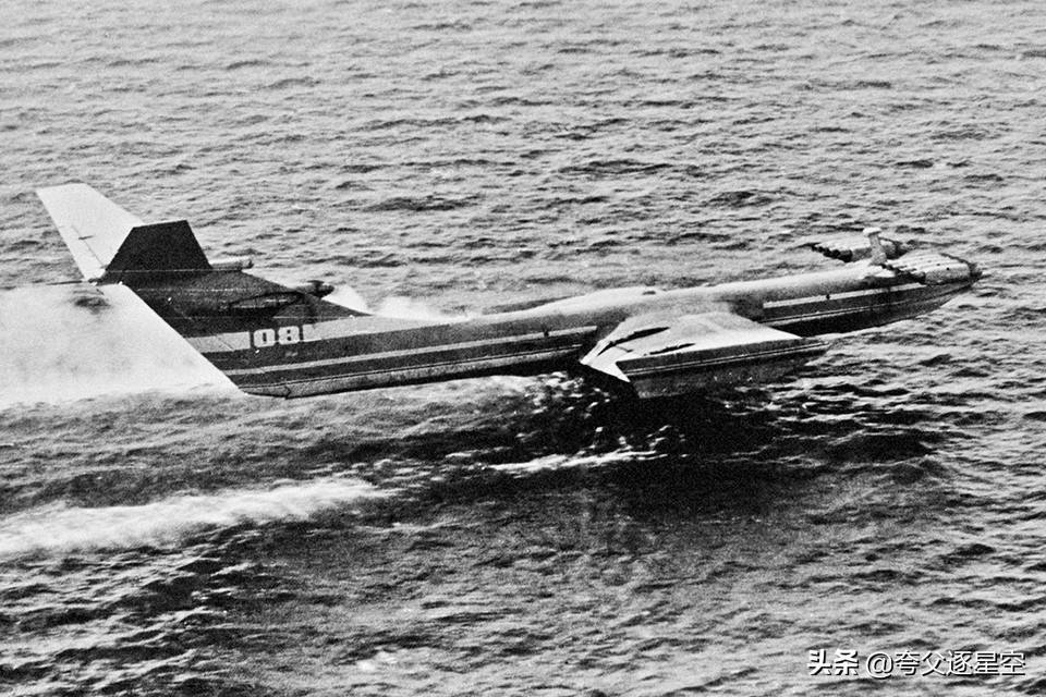 Caspian Sea Monster: A 100-meter-long sci-fi plane close to the surface ...