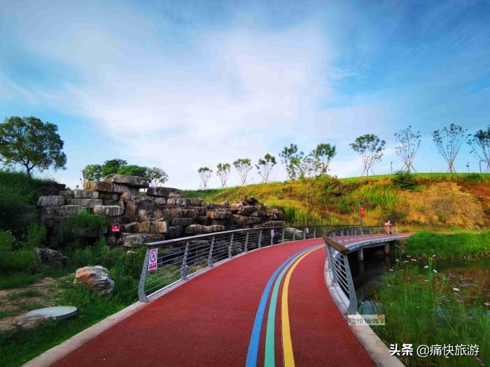 At sunset and dusk, I met the Yikun River in Zigong, a dreamlike illusion - iMedia