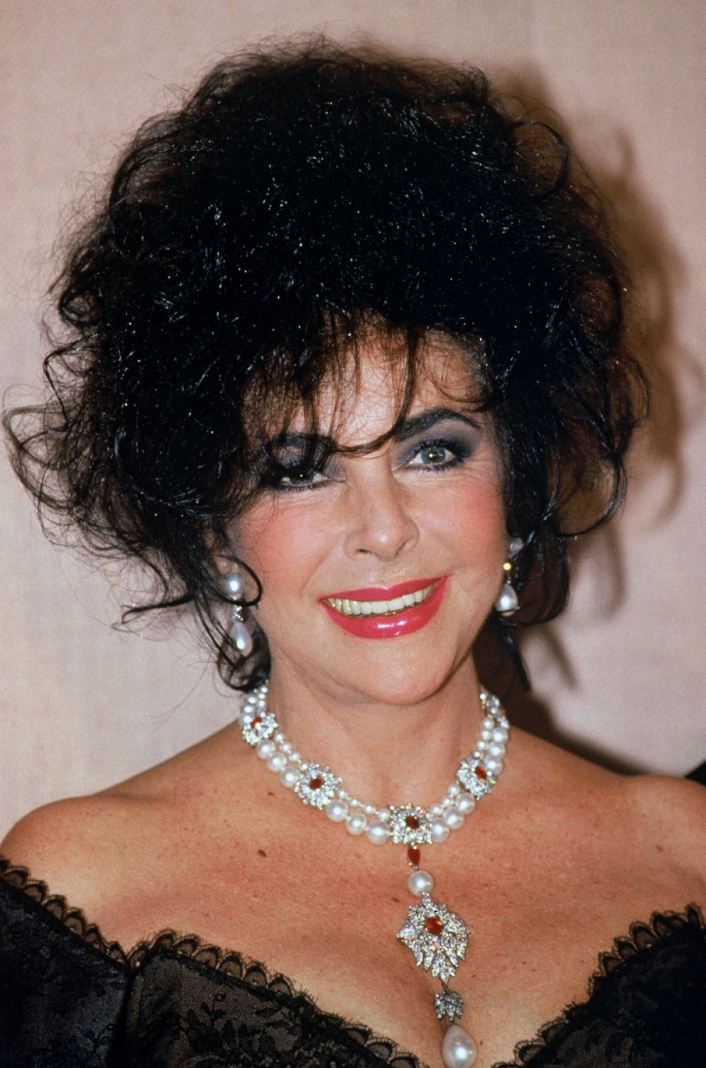 Elizabeth Taylor Red Carpet Secret: Choose dresses according to jewelry ...