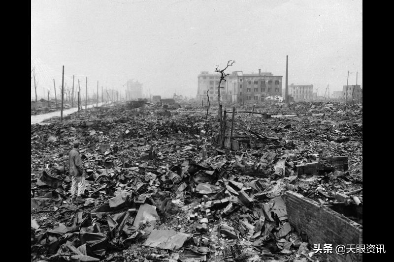 Review the real images of the atomic bombings in Hiroshima and Nagasaki ...