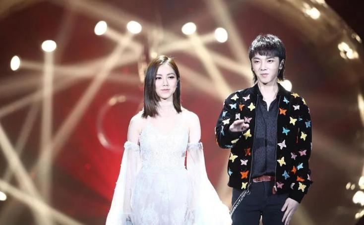 The famous scene of the Mid-Autumn Festival party!Hawick Lau and Daxun Wei have no interaction ...