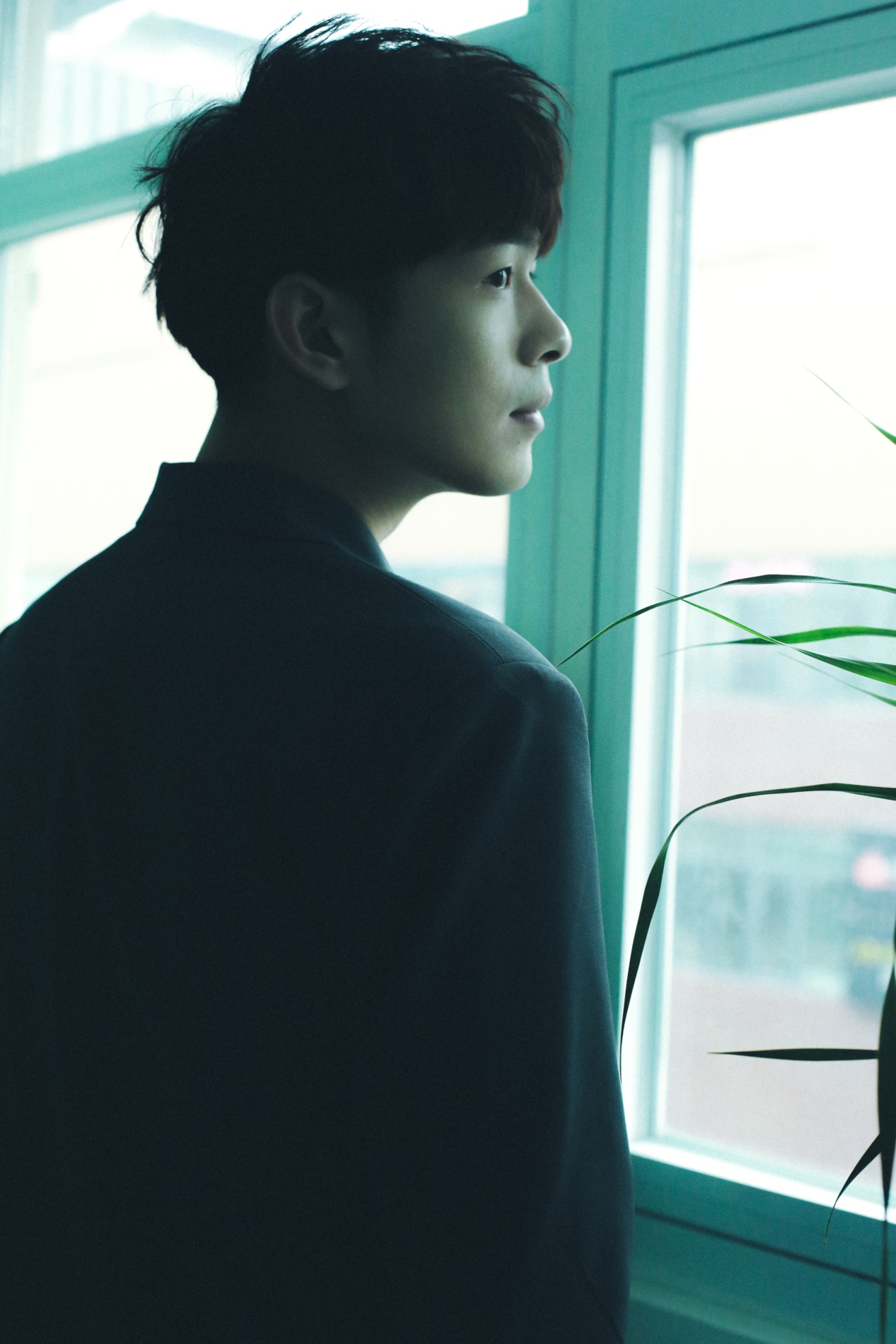 Sheng Yinghao's photo was freshly released, suddenly looking back and ...