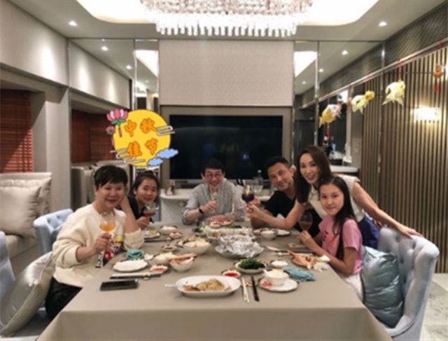 Wu Qiming hosted a banquet for Lin Wenlong and Guo Keying's family, who ...