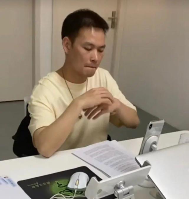 After Xiang Sixing was hidden in the snow, Zhang Kefeng brought the ...