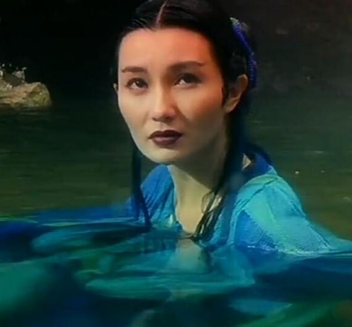 I watched the fragrant "Green Snake" again ten years later and ...