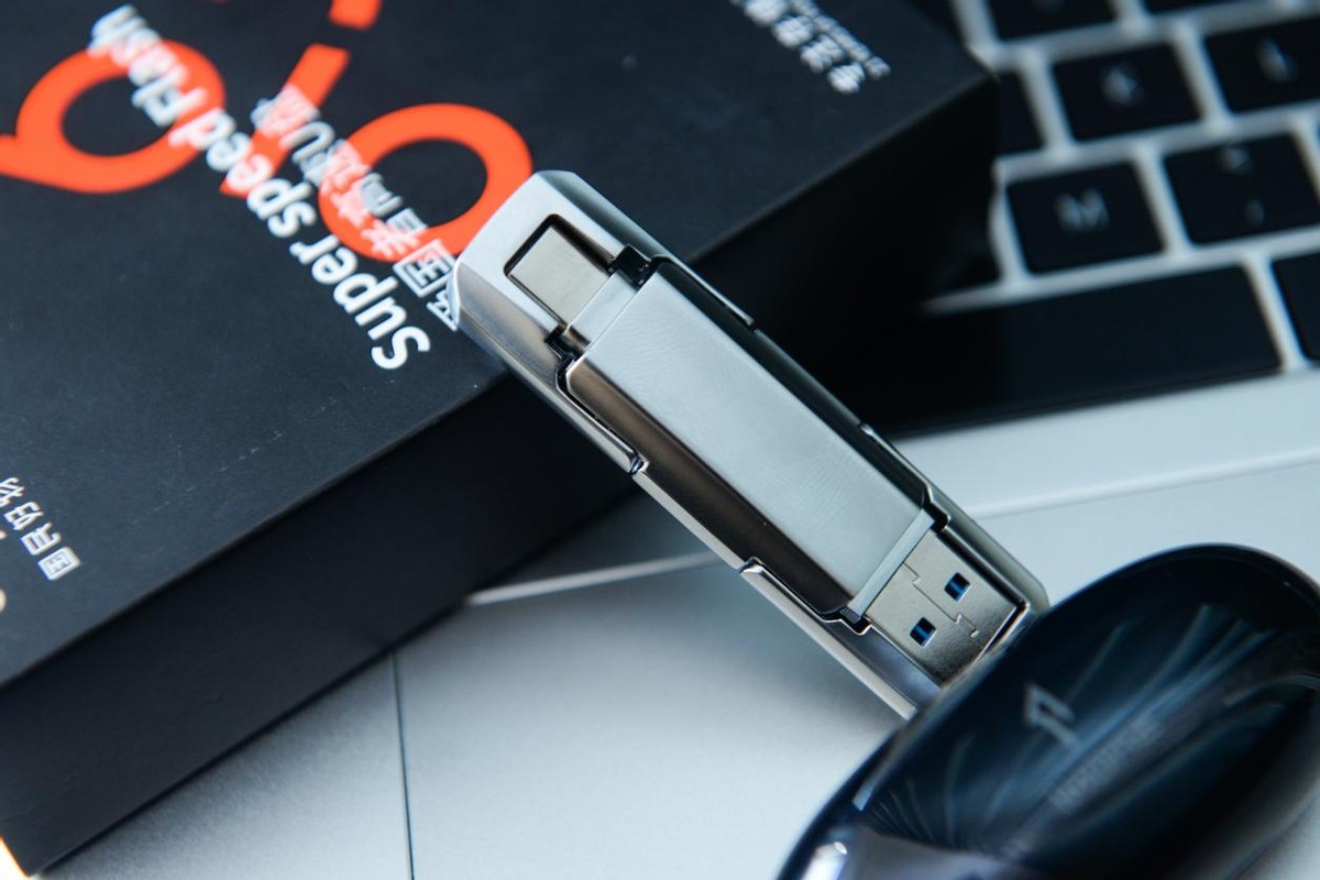 SSD-level speed and capacity!The performance of aigo U393 solid state USB flash drive is very ...