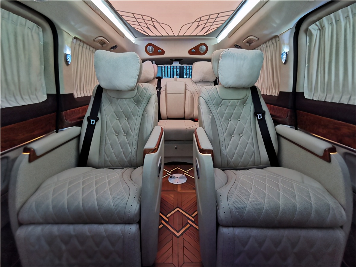 A more luxurious MPV than Elfa, Mercedes-Benz V260L high-top Bach customized version - iMedia