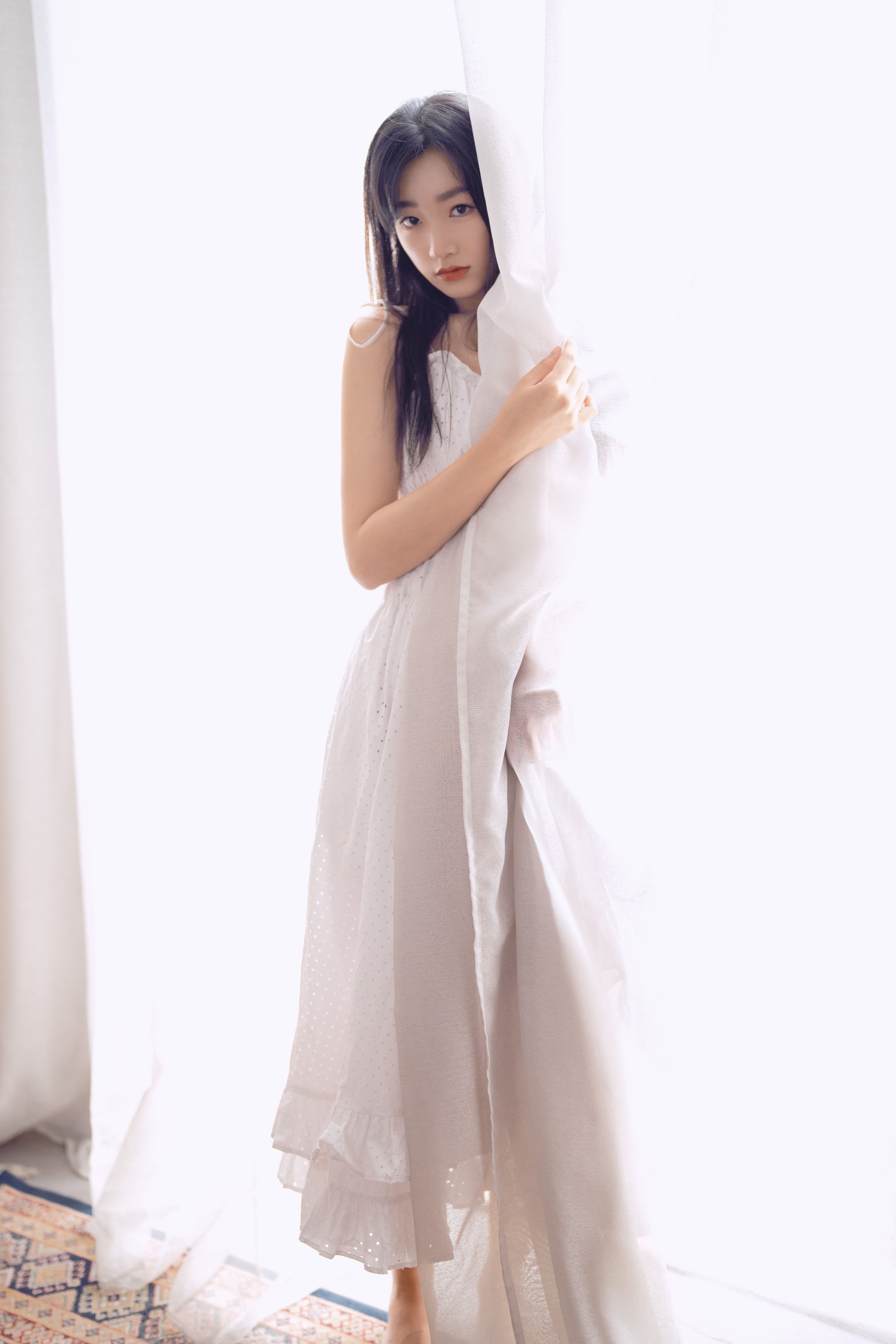 Xu Yanyu's sweet summer style photo hits a sling dress with a pure ...