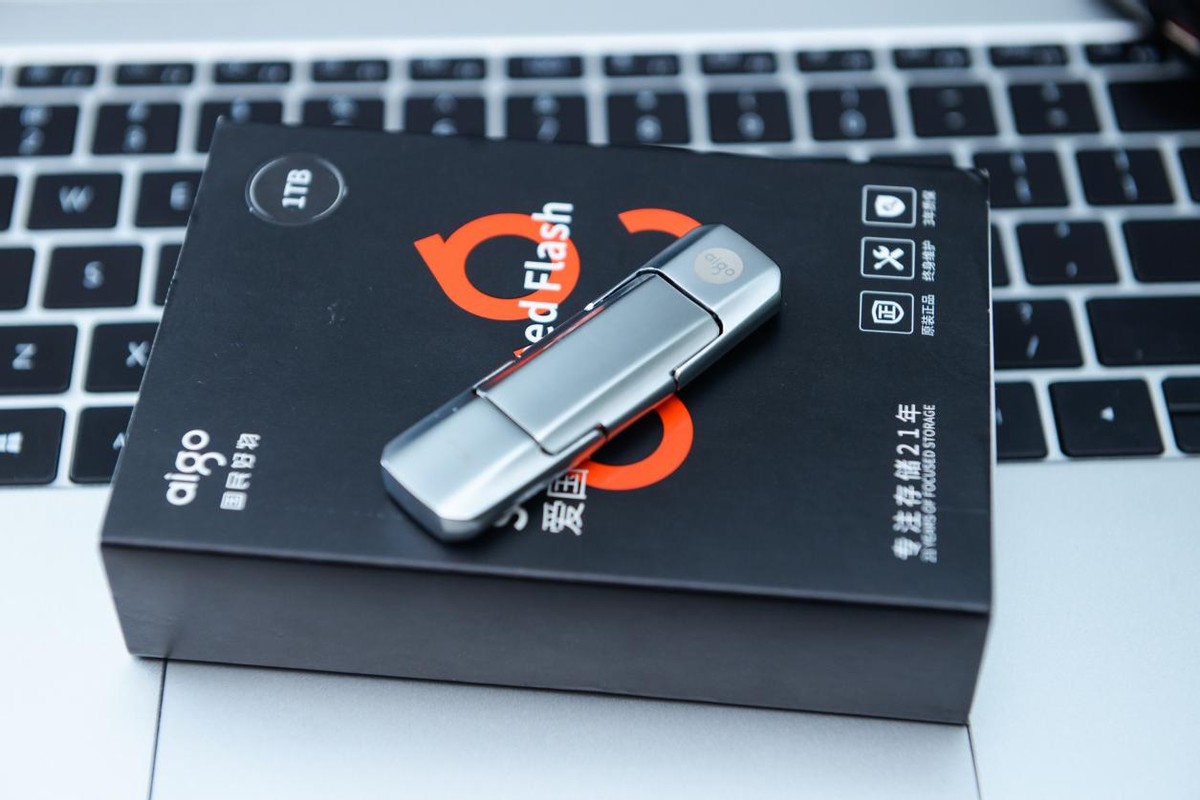 SSD-level speed and capacity!The performance of aigo U393 solid state USB flash drive is very ...