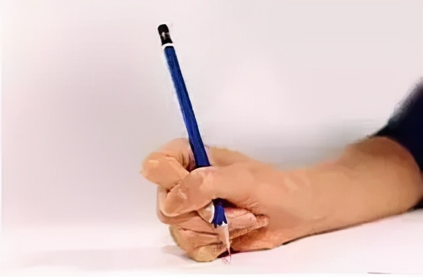 8 common mistakes in holding pen postures, are your children making ...