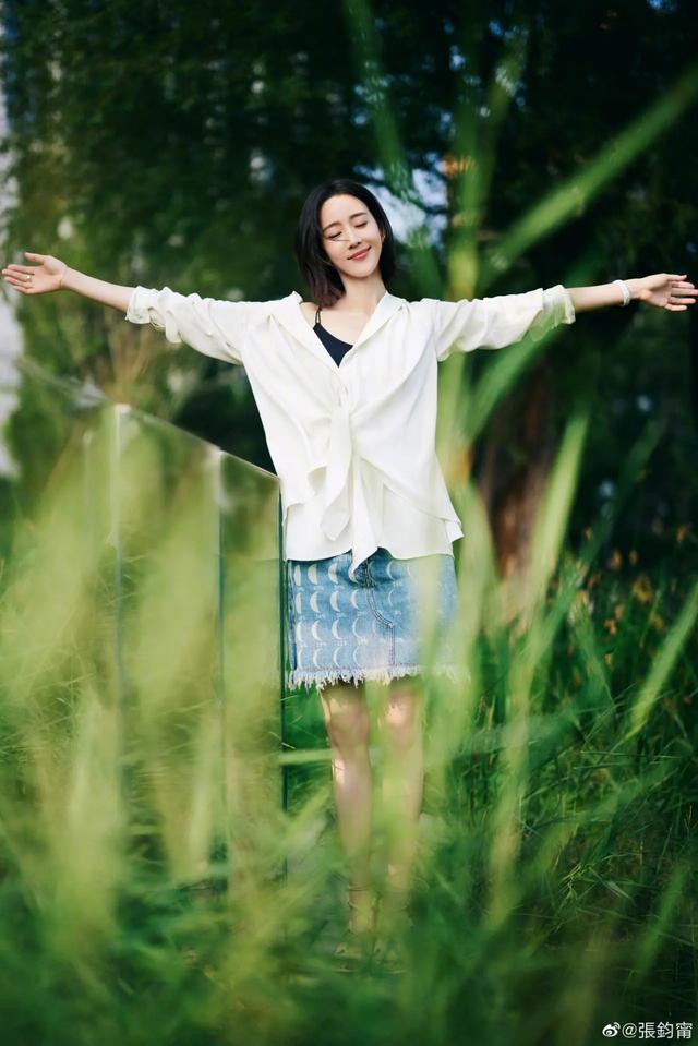 After "Don't Say Goodbye", Zhang Juning posted beautiful photos again ...