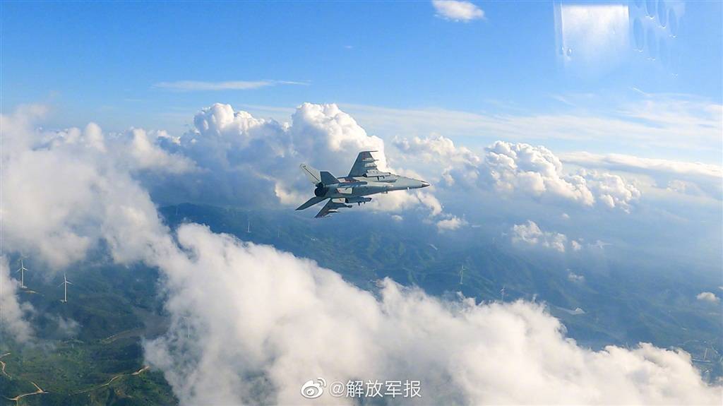 The actual combat flavor is heavy!F-11B equipped with electronic ...