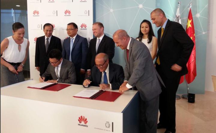 How does Huawei's supply chain and R&D system achieve ...