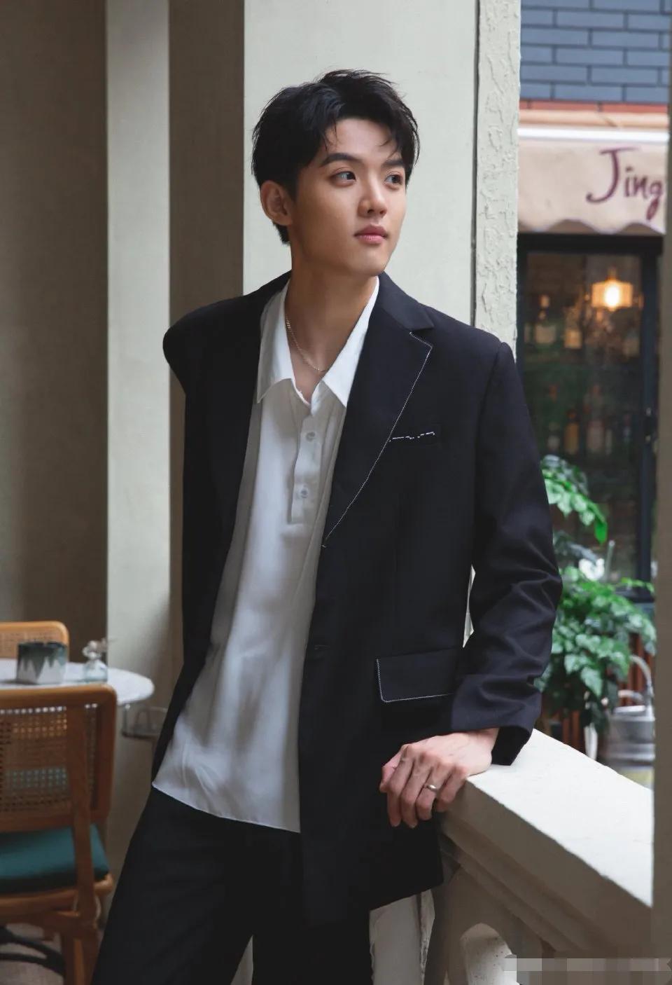 Reba Yang Mi Bai Yu Yang Yang Zhu Yilong Wang Yibo Gong Jun Wang Yuan Zhou Shen Hu Ge Xu Kai Liu ...