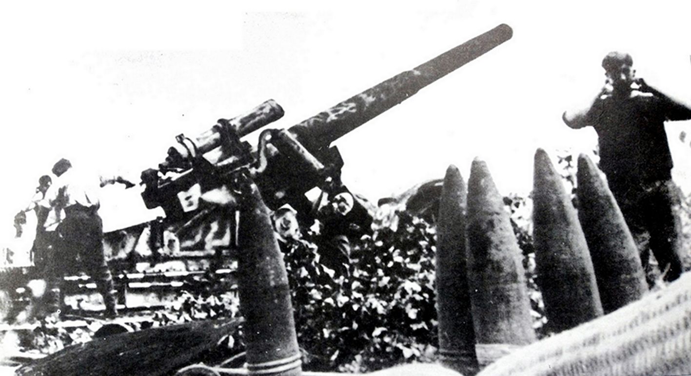 The 210mm Mörser 18 heavy mortar gun of the German artillery of World ...