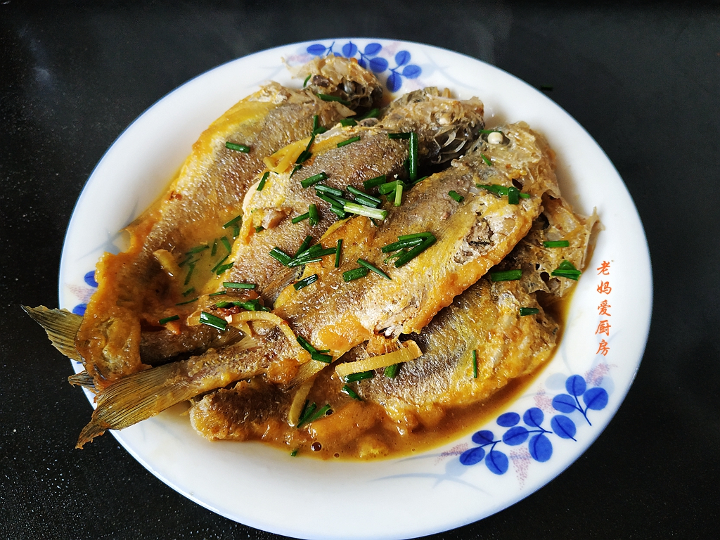 The little yellow croaker does this, the color is golden, the taste is ...