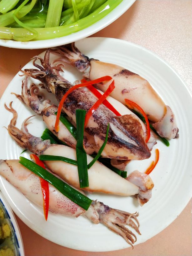 Chaoshan 97 girls cooking daily sharing, cooked squid full of cream ...