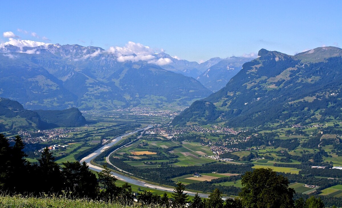 10 small countries in the world - iMedia