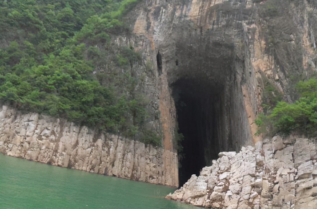 How to choose scenic spots for Three Gorges tourism?Shennv Creek, Small ...