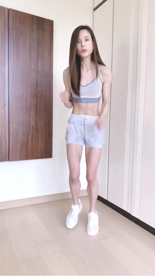 Li Ruotong's body is a bit like Bruce Lee, with obviously no fat on his ...