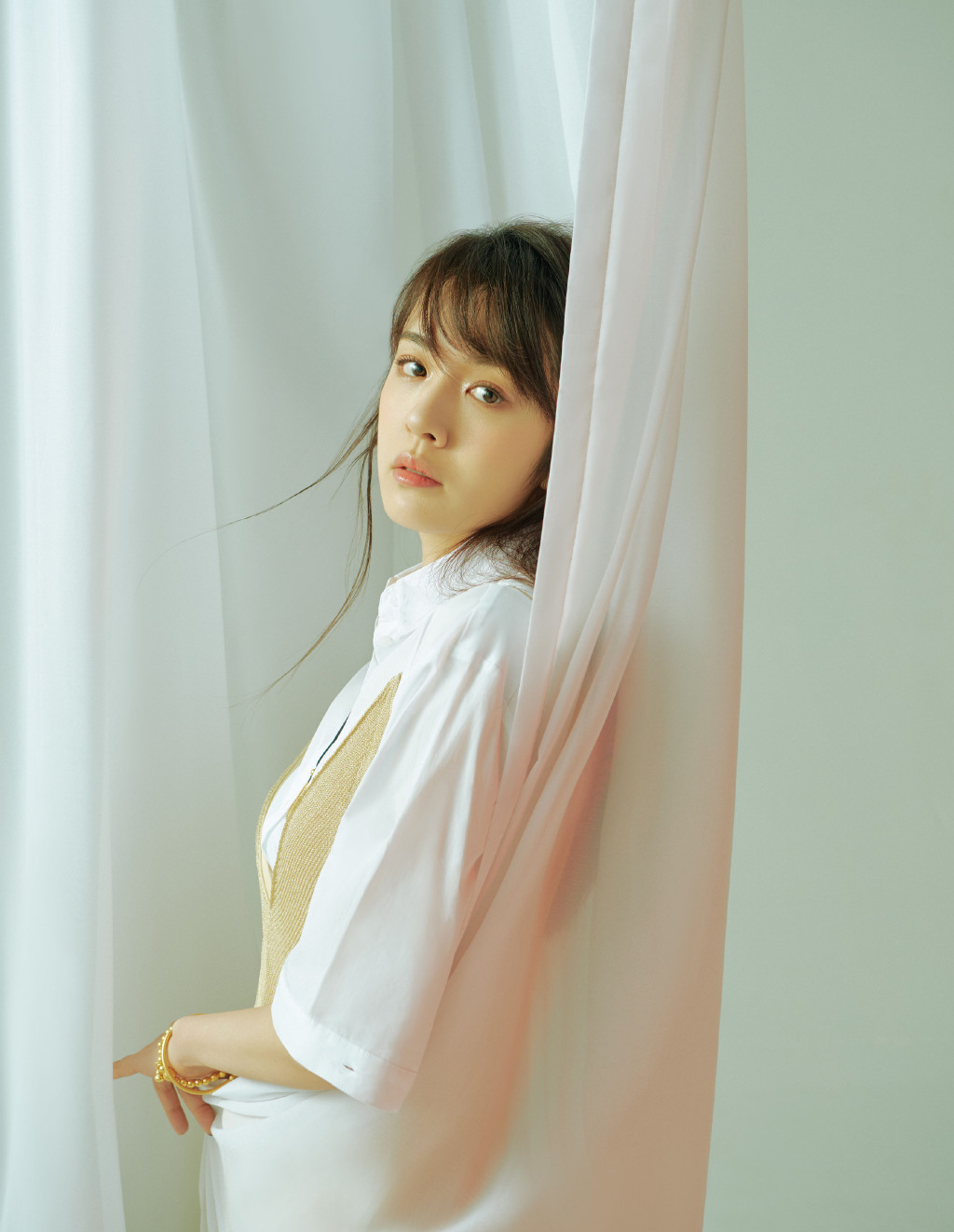 Wang Xiaochen stepped on pointed high heels to appear on the scene ...