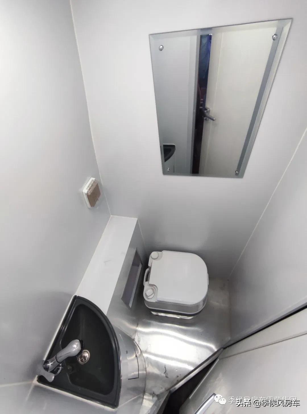 Ford's new-generation V348 long-axle high-roof B-type motorhome makes ...